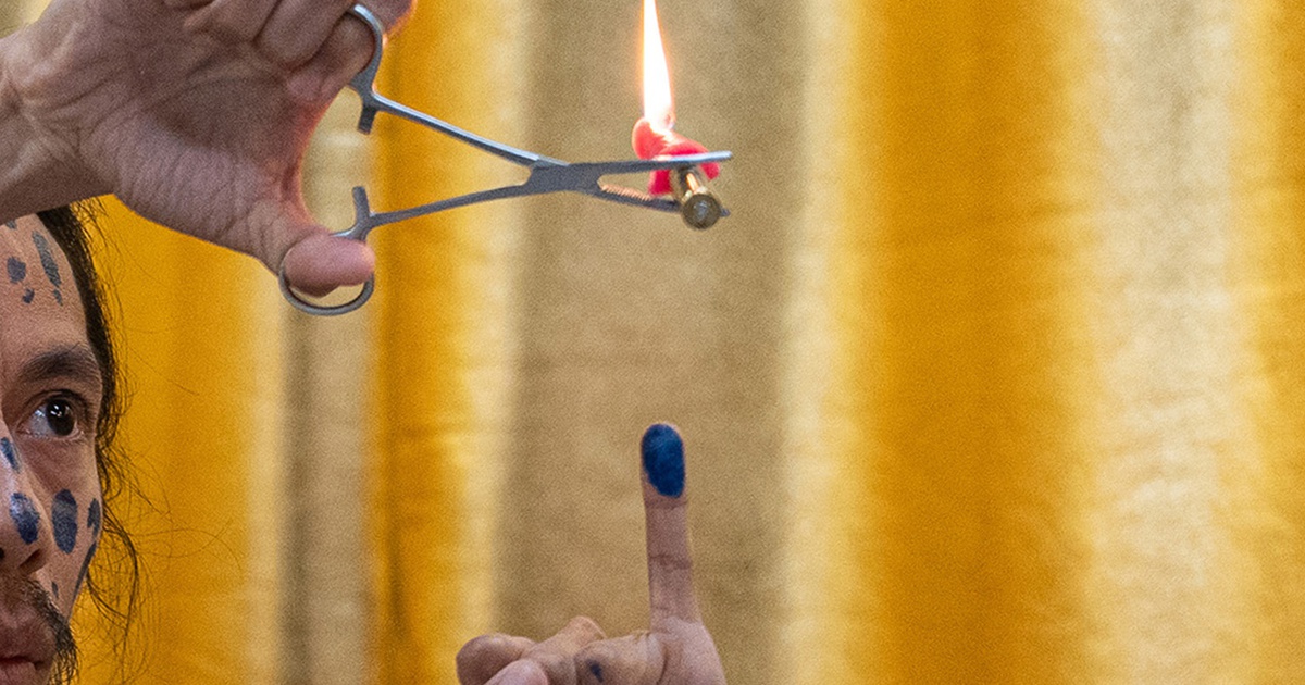 Moe Satt: Rest the Thumbs on the Cheekbones | Nova Contemporary